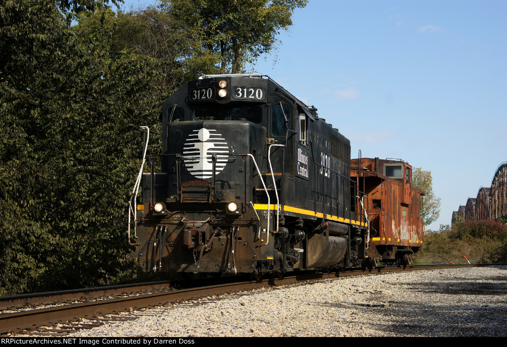 IC 3120 with caboose